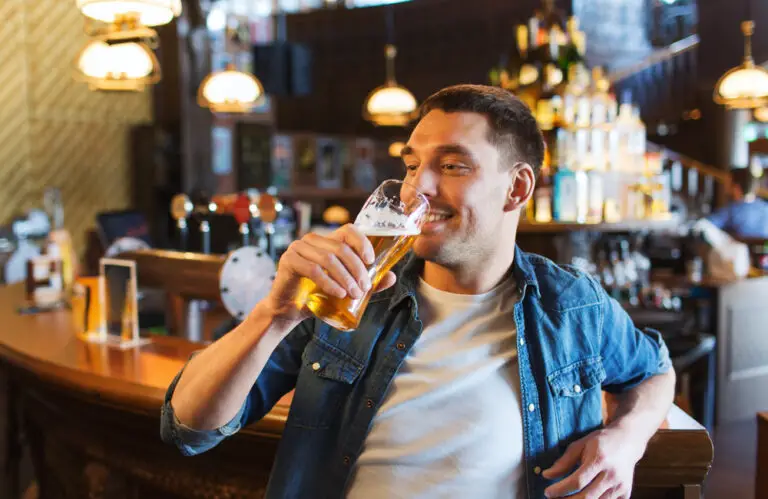 How to Order Beer at a Bar [Step-by-Step]