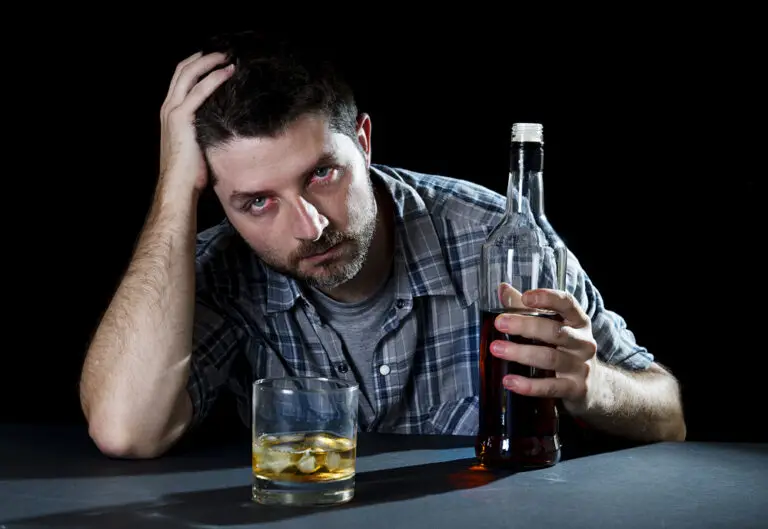 How To Spot an Alcoholic Face: 5 Signs To Look For