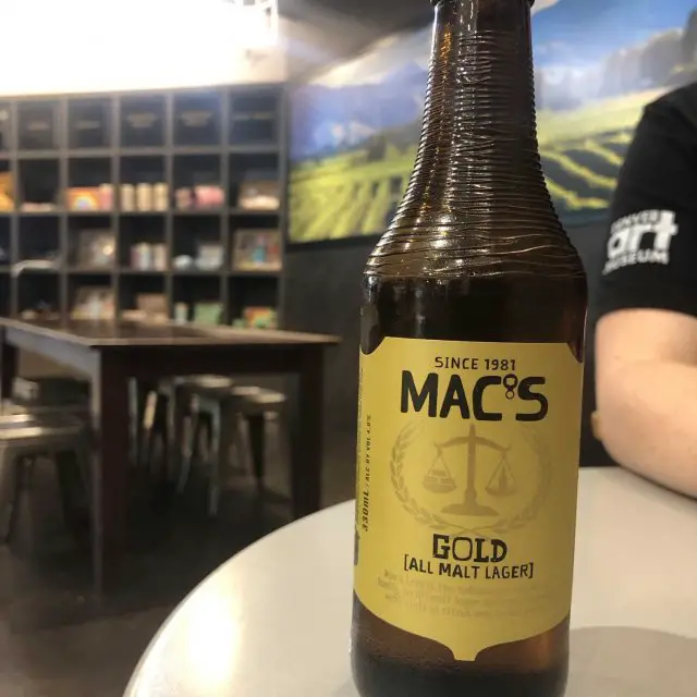 The 10 Best New Zealand Beer Brands To Try in 2023