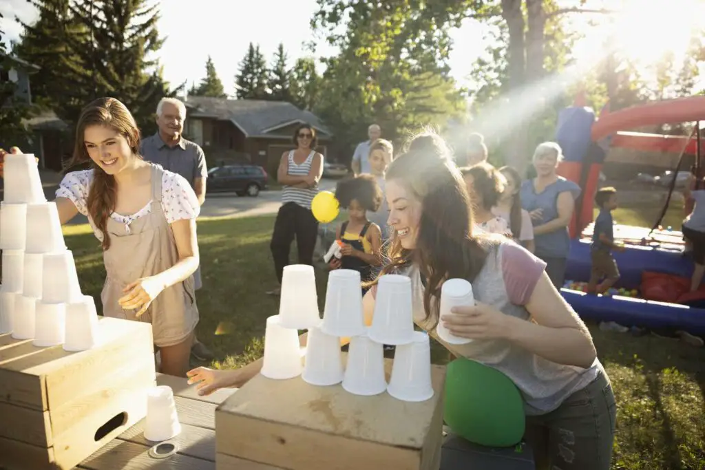 How to Play Cup Stack [Rules & Steps]