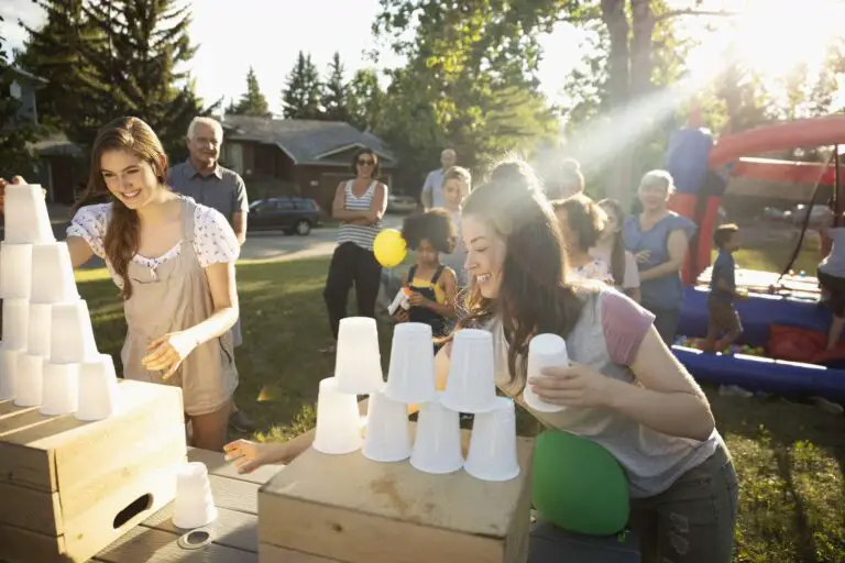 How to Play Cup Stack [Rules & Steps]